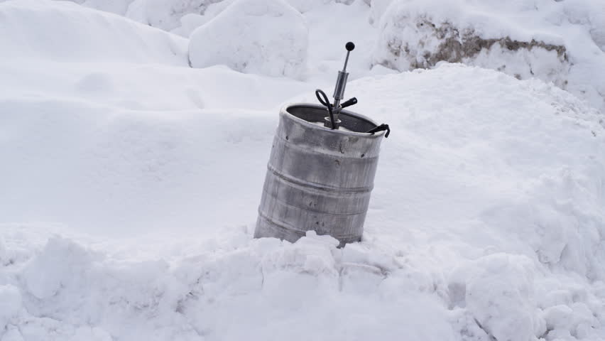 snow keg - Midnight Sun Brewing Co.